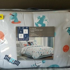 Max Studio | Bedding | Max Studio Kids 4 Piece Twin Comforter Set ...